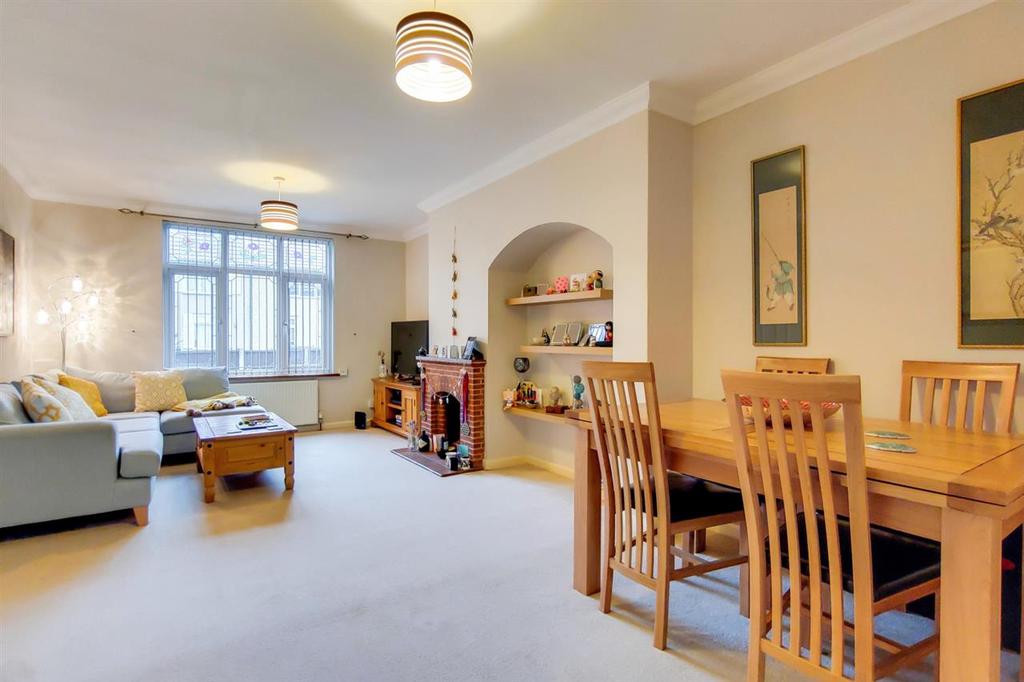 Lillechurch Road Dagenham 3 Bed End Of Terrace House £375 000