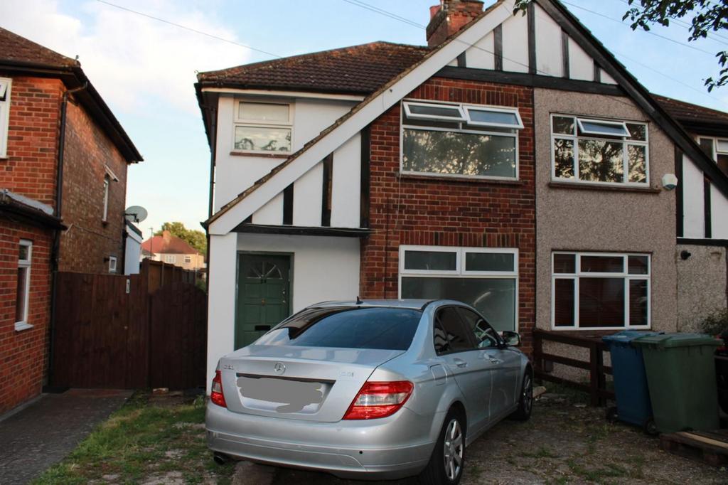 Clewer Crescent, Harrow, HA3 3 bed house - £2,396 pcm (£553 pw)