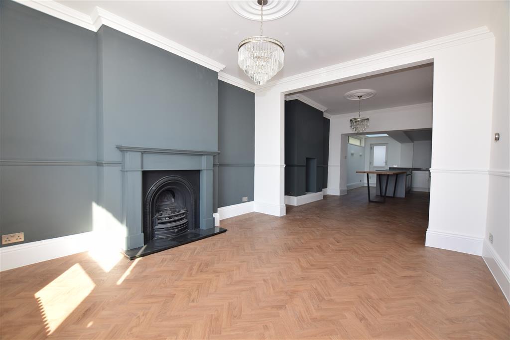 The Esplanade, Sandgate, Folkestone... 6 bed terraced house - £650,000