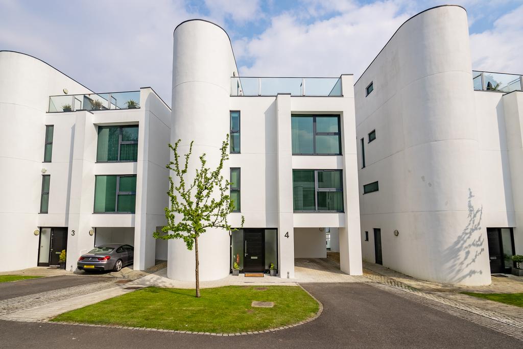 4 Upper Castle View, Blackpill 4 bed detached house - £750,000