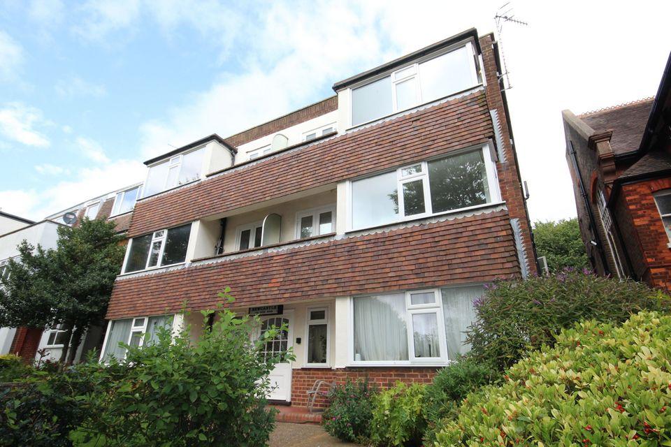 DYKE ROAD, BRIGHTON 1 bed flat - £895 pcm (£207 pw)