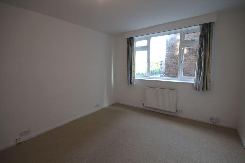 DYKE ROAD, BRIGHTON 1 bed flat - £895 pcm (£207 pw)
