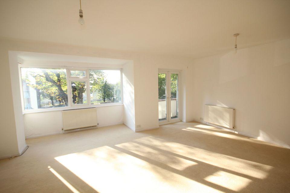 DYKE ROAD, BRIGHTON 1 bed flat - £895 pcm (£207 pw)