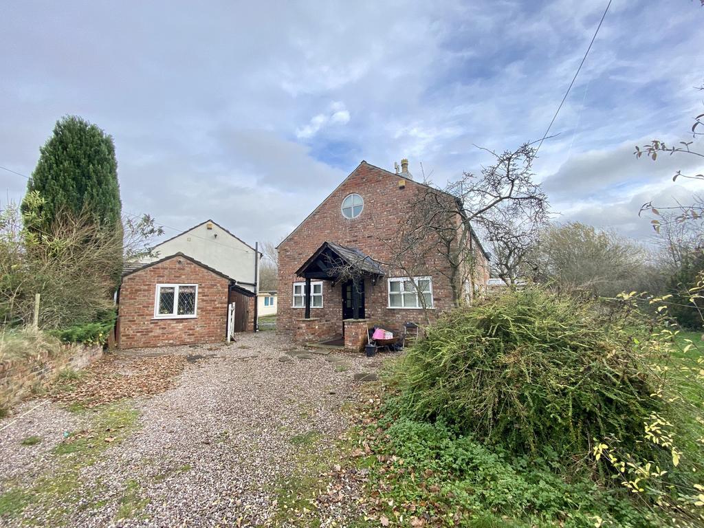 Oakridge Farm on Carr Lane, Alderley... 3 bed detached house - £2,000 ...