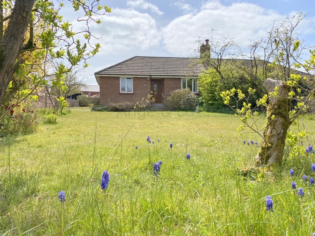 School Meadow, Barnby, Beccles 2 bed semi-detached bungalow - £170,000