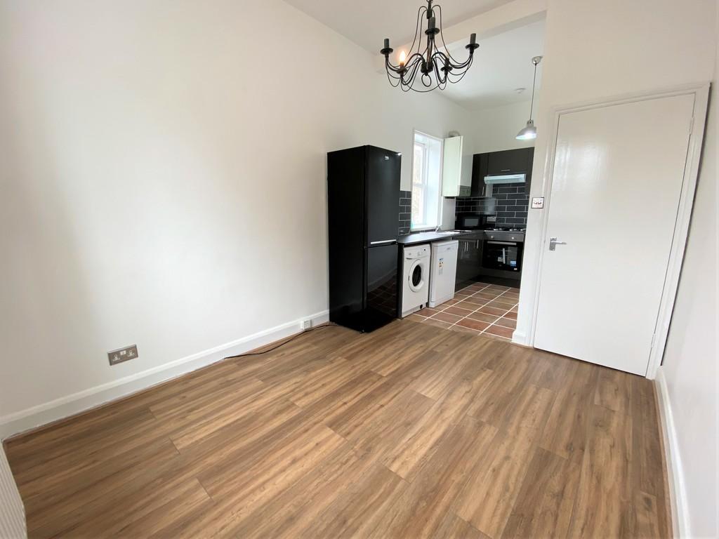 Hammersmith Grove, Hammersmith, London 1 bed flat - £1,200 pcm (£277 pw)
