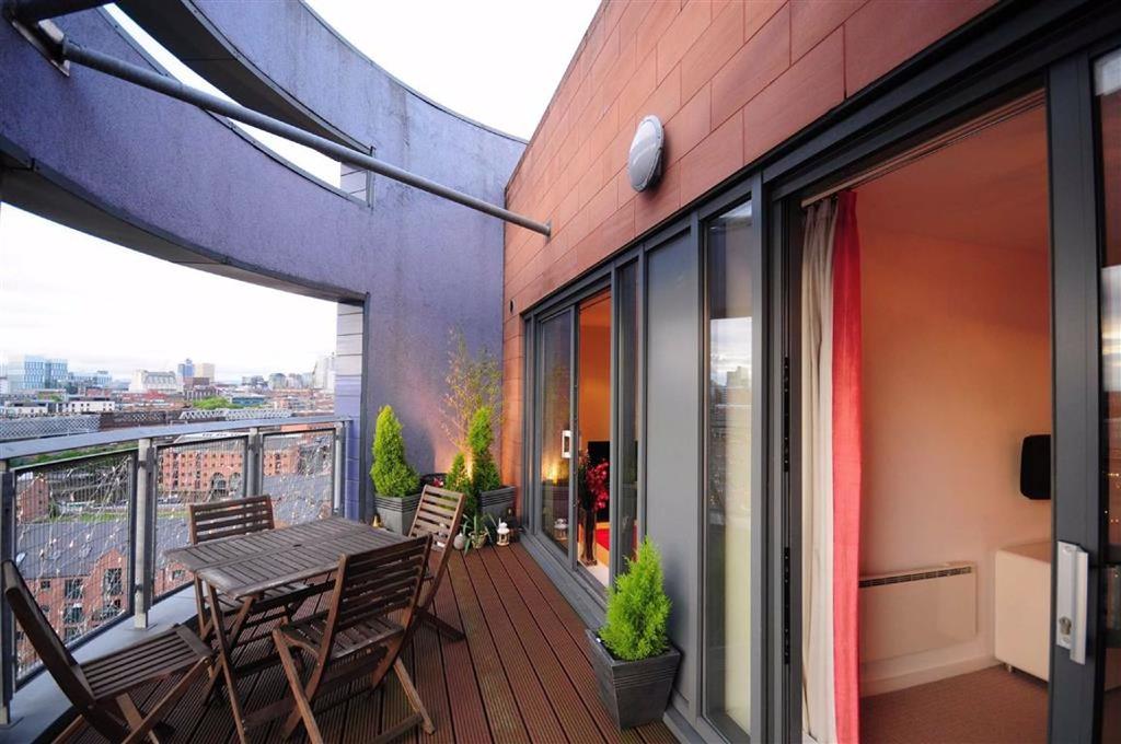 City Gate II, 3 Blantyre Street... 2 bed flat - £975 pcm (£225 pw)