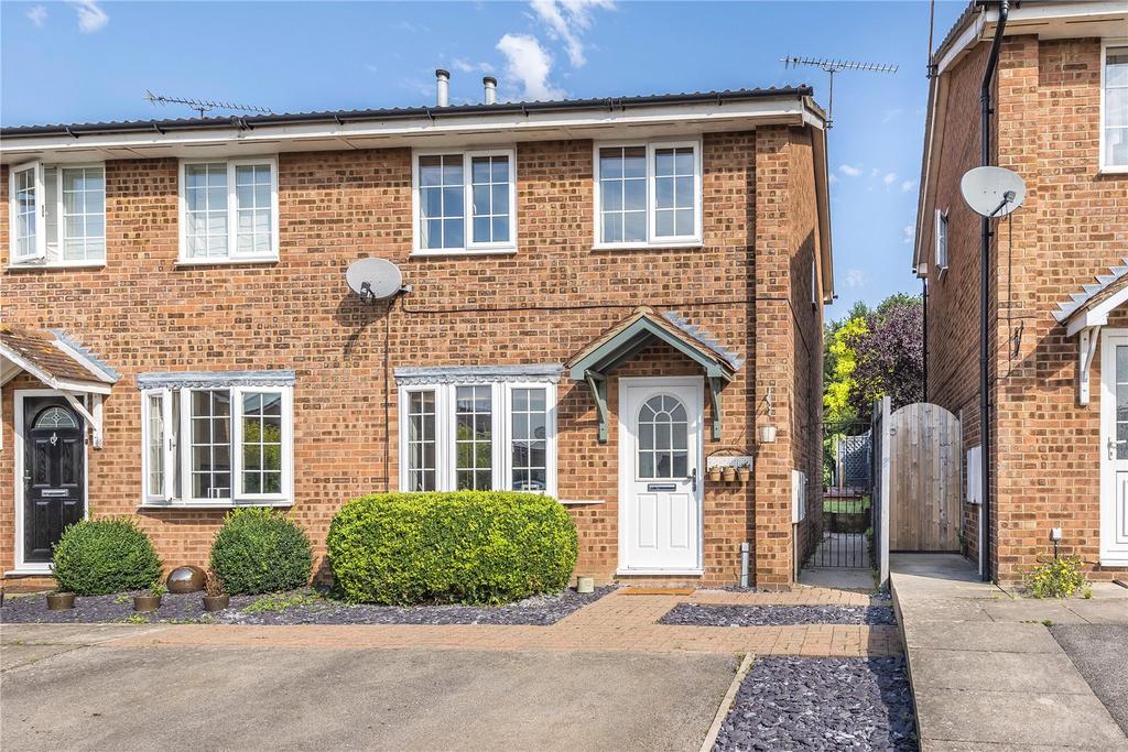 Farm Close, Ampthill, Bedfordshire, MK45 3 bed semi-detached house - £ ...