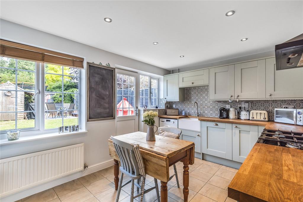 Farm Close Ampthill Bedfordshire Mk45 3 Bed Semi Detached House £