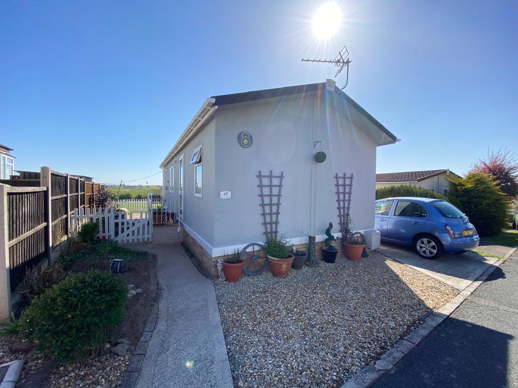 Bovingdon Park, Roman Road, Hereford 2 bed park home - £110,000
