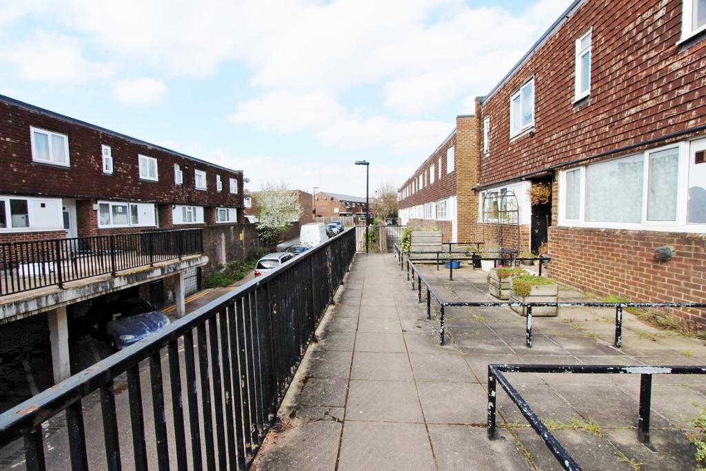 Ida road, London, N15 4 bed flat - £425,000
