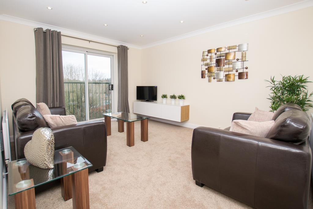 Delfont Close, Maidenbower, Crawley 2 bed flat - £1,475 pcm (£340 pw)