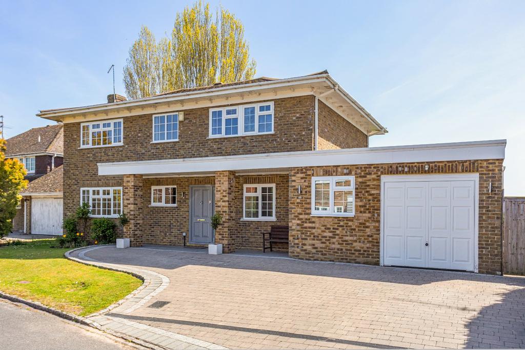 Montagu Road, Datchet, Slough, SL3 4 bed detached house - £1,195,000