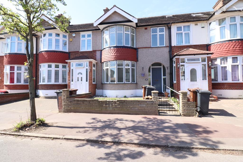 Stratton Drive, Barking, Essex IG11 3 bed terraced house - £1,600 pcm ...