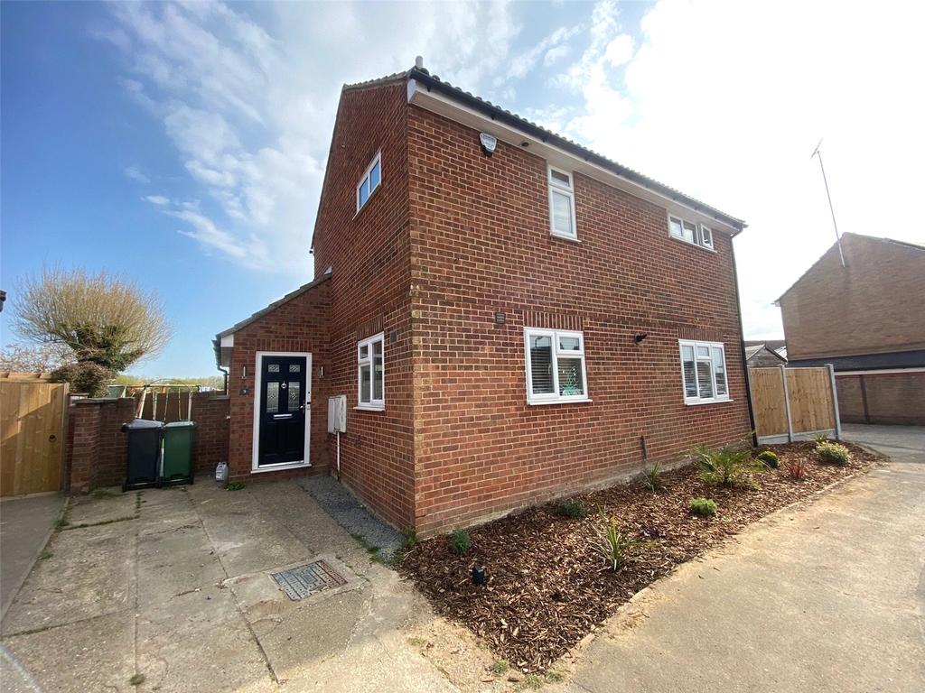 Hunt Road, Earls Colne, Colchester, CO6 3 bed detached house - £280,000