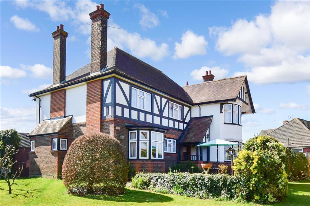 Howard Drive, Maidstone, Kent 5 bed detached house - £775,000