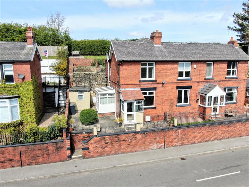 Station Road, Worsbrough, Barnsley... 2 bed semi-detached house - £130,000