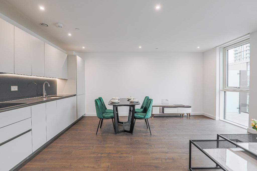 Hartington Court, Coster Avenue... 2 bed flat - £2,427 pcm (£560 pw)