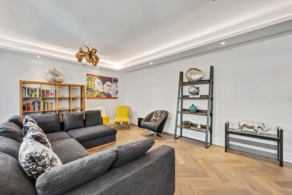 Tufton Street, London, SW1P 3 bed flat - £3,878 pcm (£895 pw)