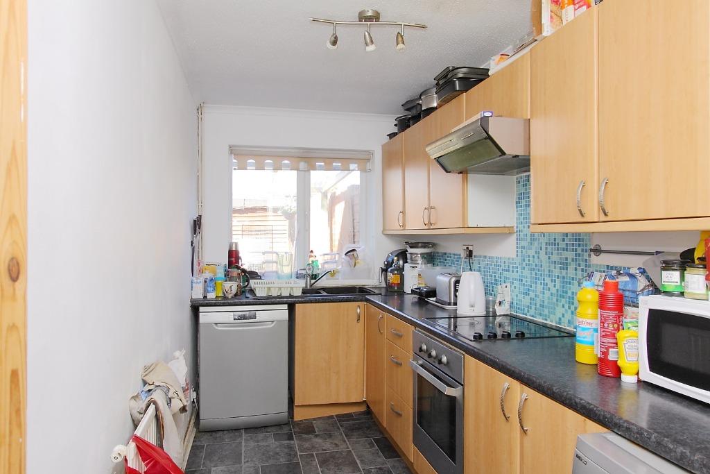 Genoa Court, Roman Way, Andover, SP10 3 bed terraced house - £190,000