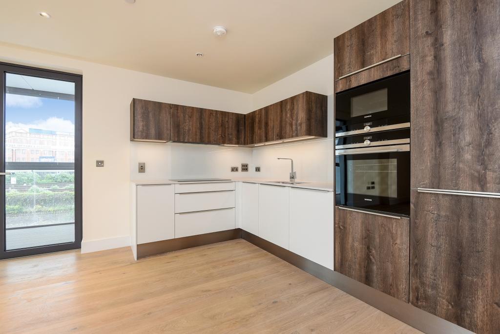 Lockington Road Battersea SW8 2 bed flat - £2,150 pcm (£496 pw)