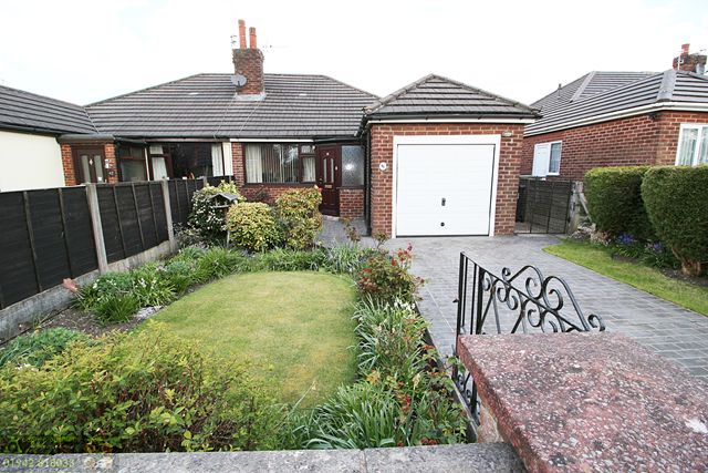 Abbey Grove, Adlington, PR6 9QB 2 bed bungalow - £180,000