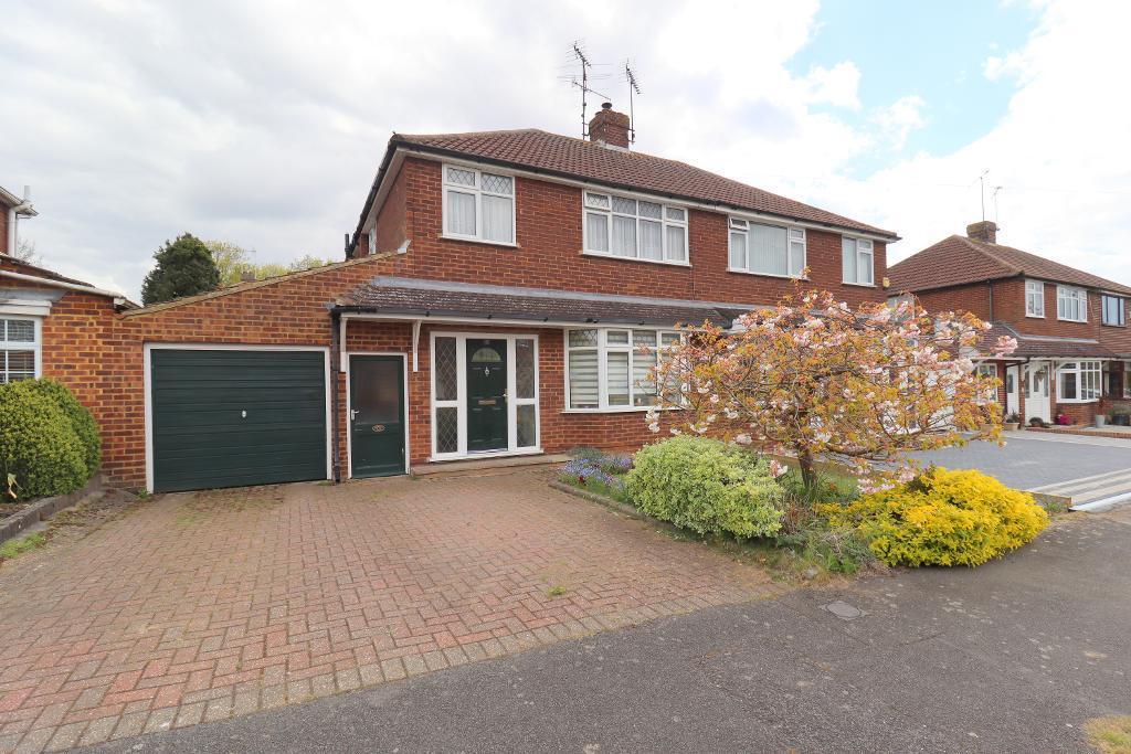 Hillview Crescent, New Bedford Road... 4 bed semi-detached house - £425,000