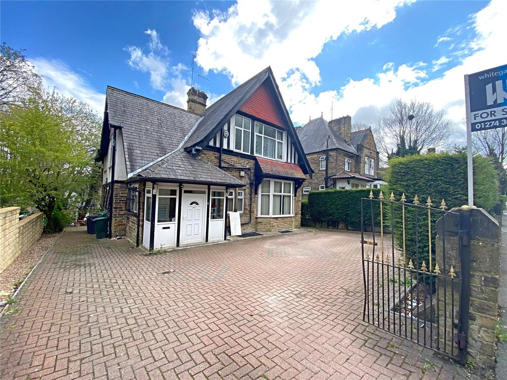 Keighley Road, Bradford, BD9 6 bed detached house - £400,000