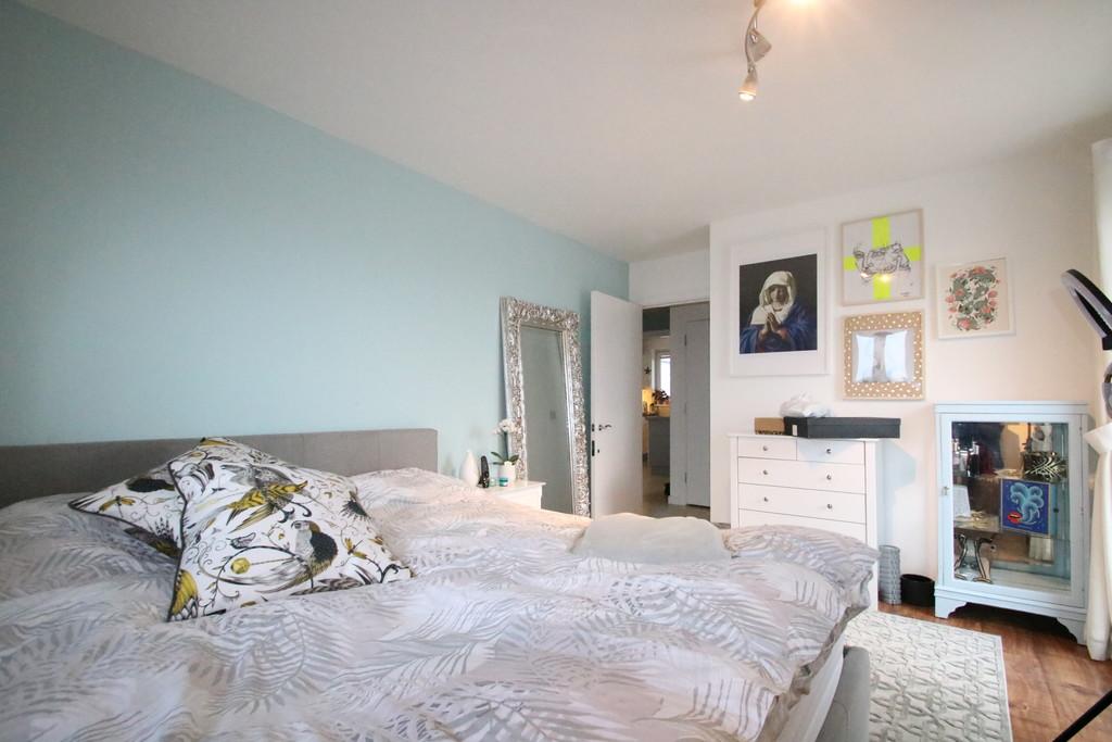 Peebles Court, 21 Whitestone Way 2 bed apartment - £1,500 pcm (£346 pw)