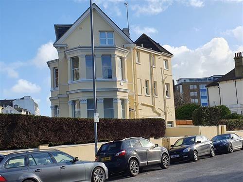 Chiswick Place, Eastbourne 3 bed flat to rent - £1,600 pcm (£369 pw)