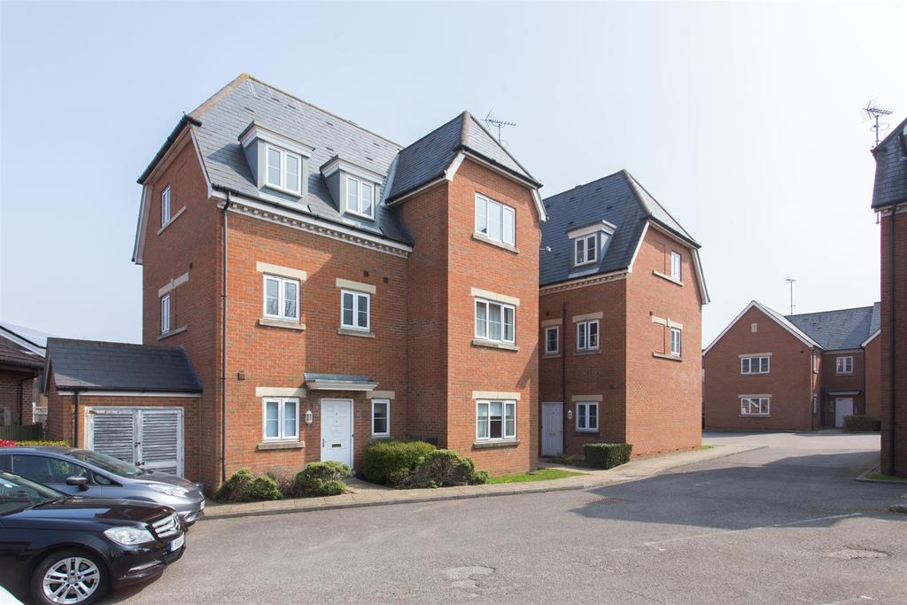 Sullivan Close, Canterbury 2 bed apartment - £950 pcm (£219 pw)