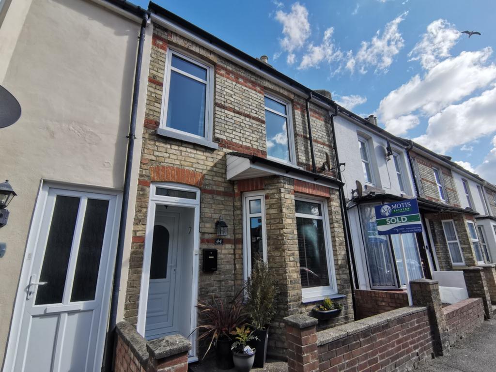 Warren Road, Folkestone, CT19 2 bed terraced house - £260,000