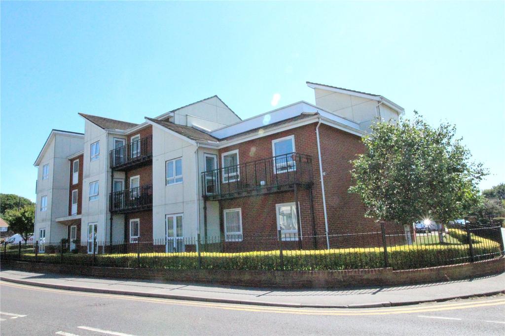 Hart Road, Benfleet, SS7 2 bed apartment - £200,000
