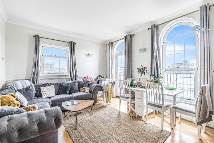 Edward Square London SE16 2 bed apartment - £1,575 pcm (£363 pw)