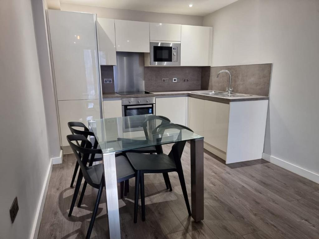 Apartment,Renshaw Street, Liverpool 2 bed apartment - £975 pcm (£225 pw)