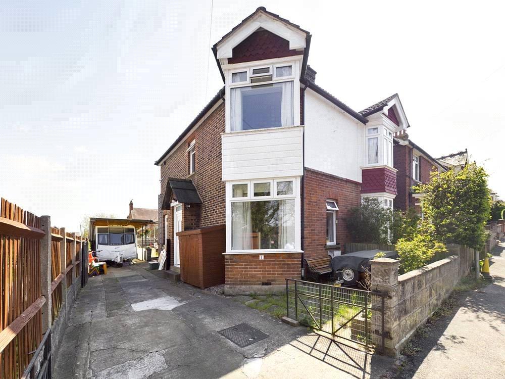 Mabledon Road, Tonbridge, Kent, TN9 3 bed semi-detached house - £425,000
