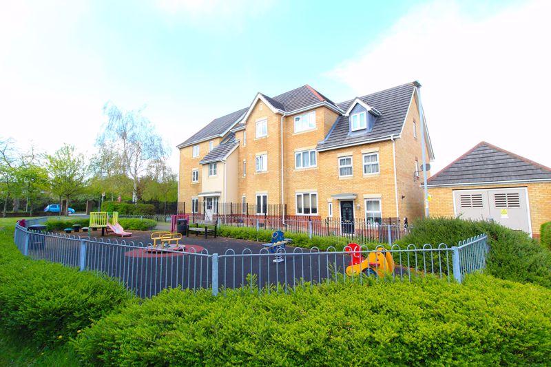 Morgan Close, Luton 2 bed flat - £170,000