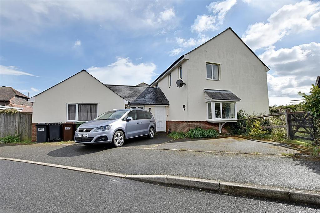 Hilltop Drive, Rye 4 bed detached house - £399,950
