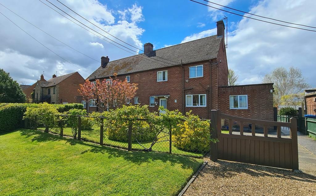 Slade Hill, Mixbury 3 bed semi-detached house - £320,000