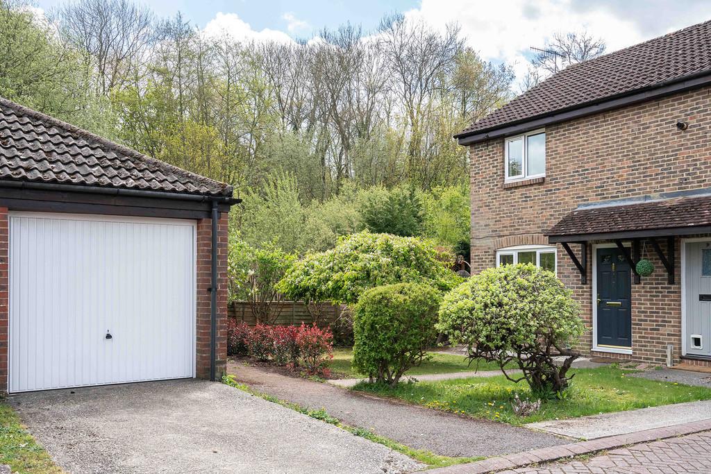 Shellwood Drive, North Holmwood 3 bed end of terrace house - £435,000