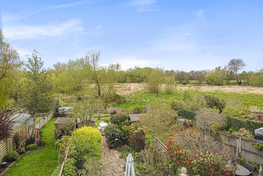 Tilt Road, Cobham, KT11 3 bed terraced house - £695,000