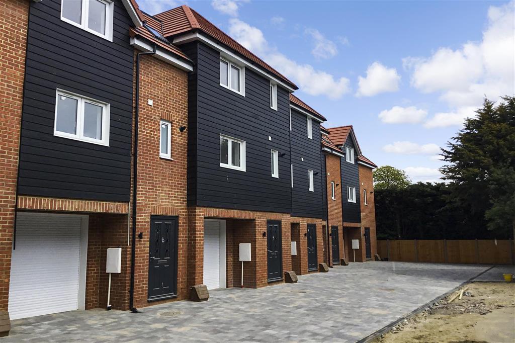 Park Row, High Street, New Romney, Kent 3 bed townhouse - £340,000