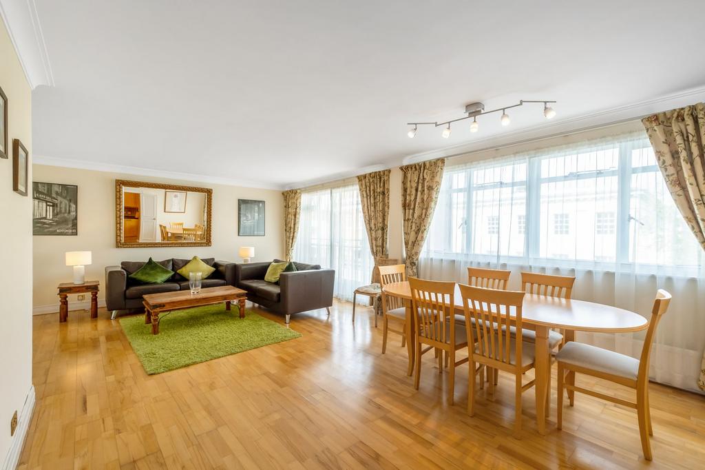 Royal Avenue, SW3 2 bed flat - £3,878 pcm (£895 pw)
