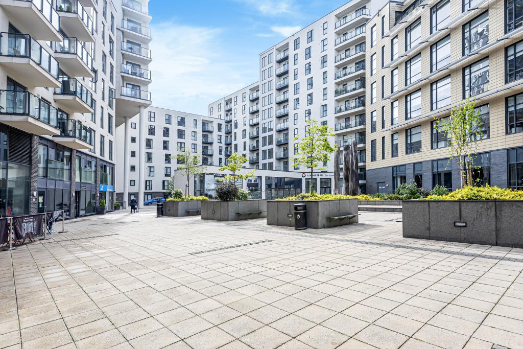 Woking, Surrey, GU22 Studio - £200,000