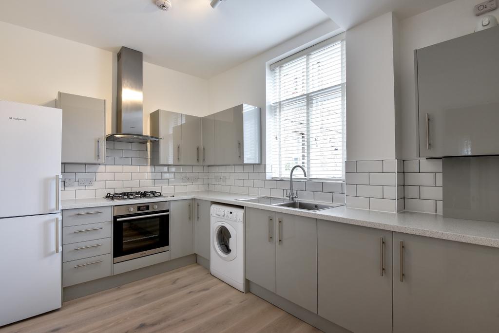 Portland Street Walworth SE17 2 bed flat - £1,525 pcm (£352 pw)