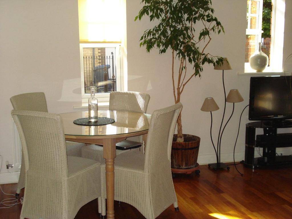 Seaton Square, London 2 bed apartment - £1,385 pcm (£320 pw)