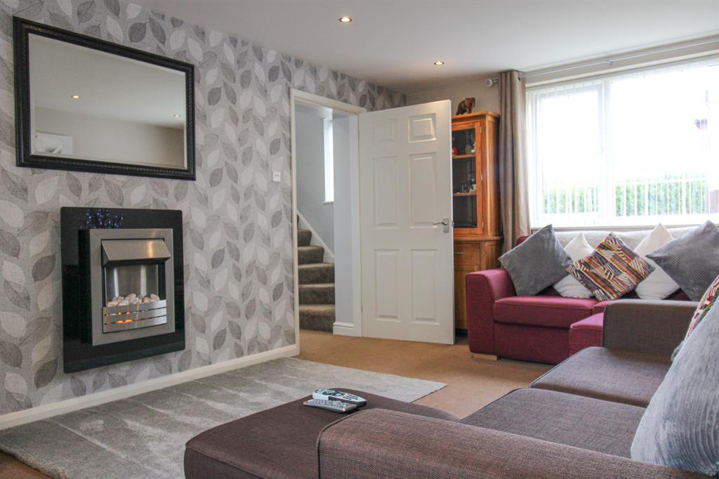 Holmefield Road, Ripon, HG4 1RU 4 bed semi-detached house - £280,000