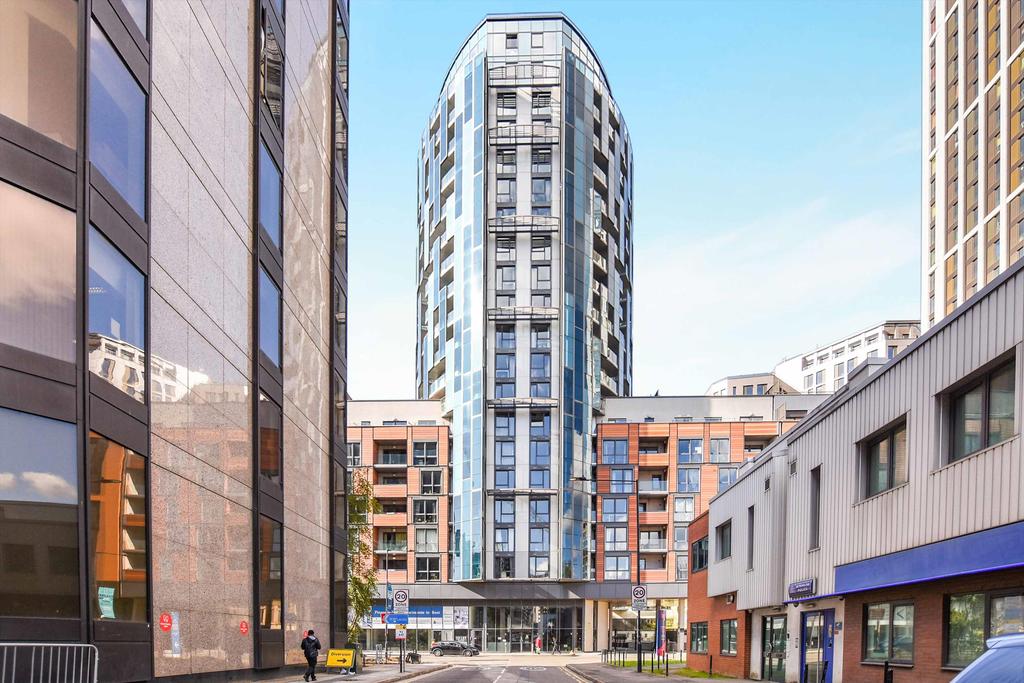 Fulton Road, Wembley, HA9 Studio - £1,295 pcm (£299 pw)