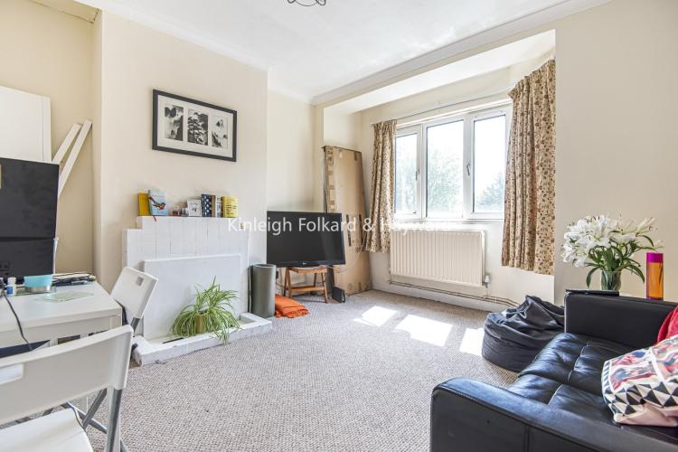 Tooting Grove London SW17 2 bed flat - £1,350 pcm (£312 pw)