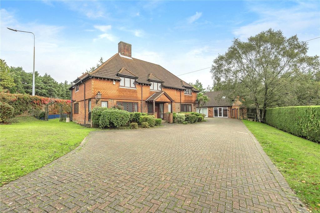 Bracken Place, Chilworth... 4 bed detached house - £995,000